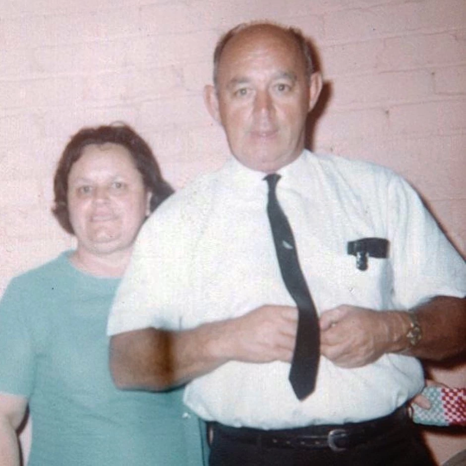 ชีวิต(เกือบ)ล้มของ ลินซีย์ สไนเดอร์ ทายาทรุ่น 3 In-N-Out Burger ที่ครอง ...