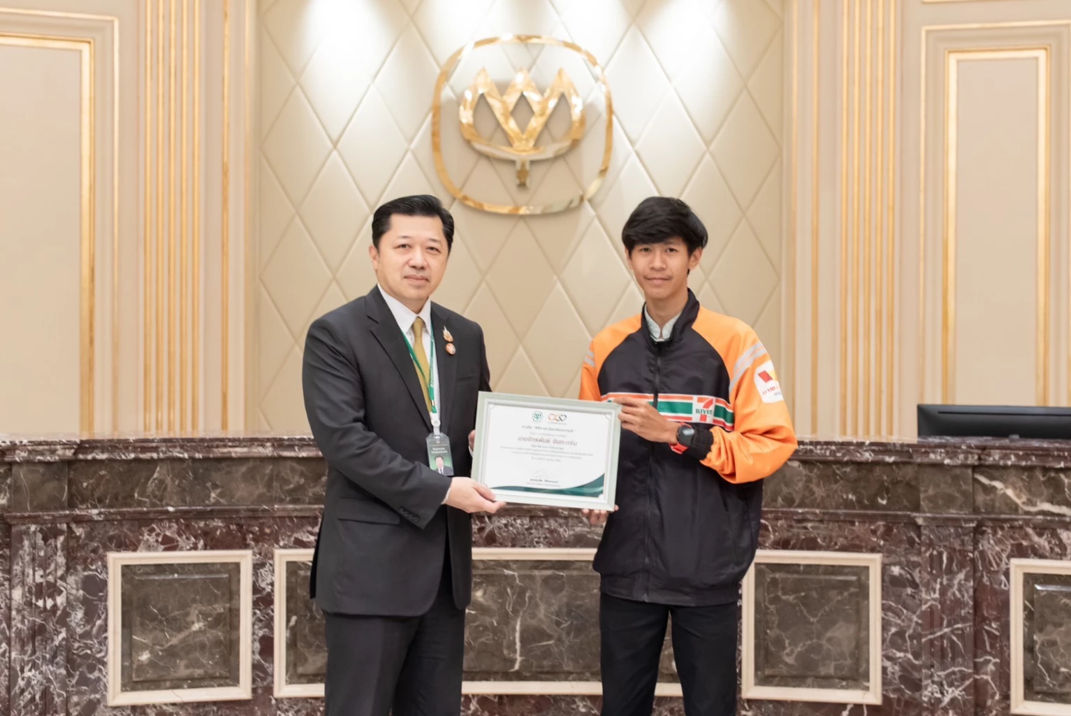 ชื่นชม "พนง.เซเว่น" ฮีโร่ช่วยแมวตกน้ำ มอบรางวัล “ซีพีอาสา ร้อยเรียงความดี”