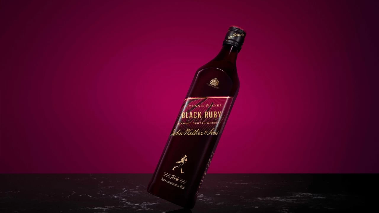 Johnnie Walker Black Ruby ทวิสต์รสหวานสุดโดดเด่น มอบประสบการณ์ใหม่ให้ ...